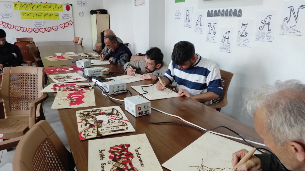 Salıpazarı Engelliler Derneğince ahşap yakma sanatı kursu açıldı - Çay ... Salıpazarı Engelliler Derneğince ahşap yakma sanatı kursu açıldı - Çay ...