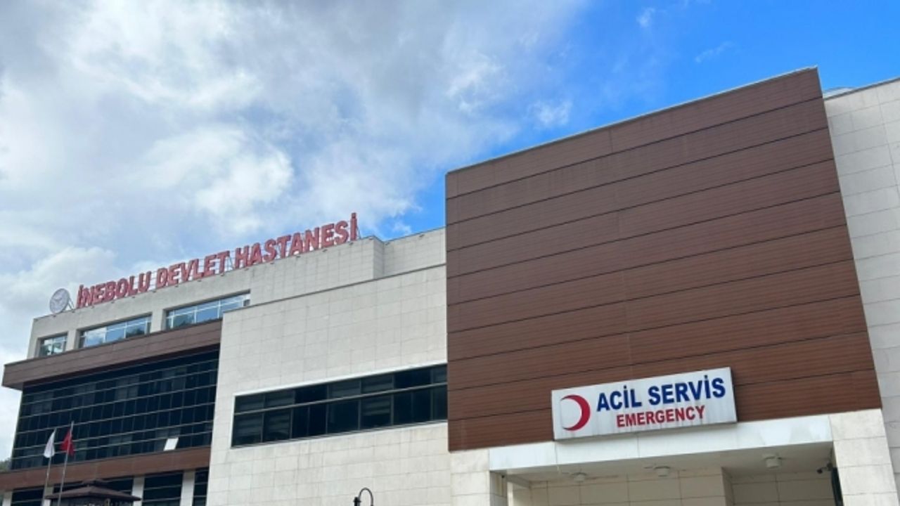 Kastamonu'da oyun oynarken fenalaşan çocuk kaldırıldığı hastanede ... Kastamonu'da oyun oynarken fenalaşan çocuk kaldırıldığı hastanede ...